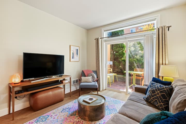 Garden Oasis In The Heart Of Seattle! W/ Pool&prkg - Seattle, WA