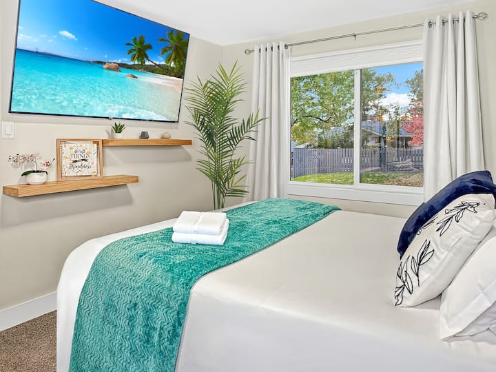 Cozy Suite | 5 Min To Dt | Self Check-in | 75" Tv - Williams Lake