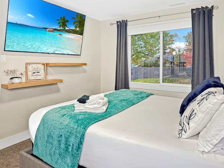 Cozy Suite | 5 Min To Dt | Self Check-in | 75" Tv - Williams Lake
