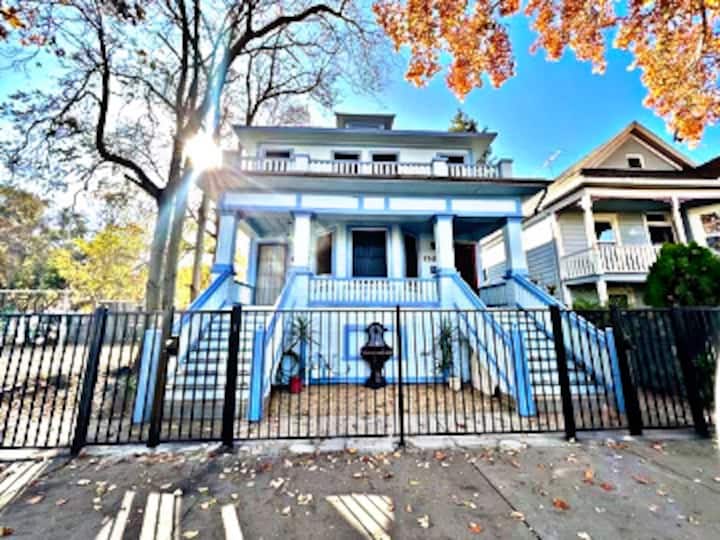 Grand Victorian In Mansion Flats - 3br/1.5ba - Sacramento, CA