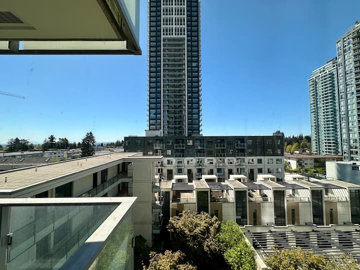 Central Private 1br&1bt Close To Mall And Trainsit - Burnaby