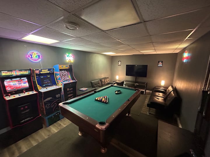 Rockford Game House | Pool Table & Arcades - Rockford, IL