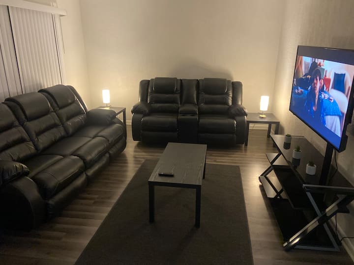 House With A Nature Backyard! - Rockford