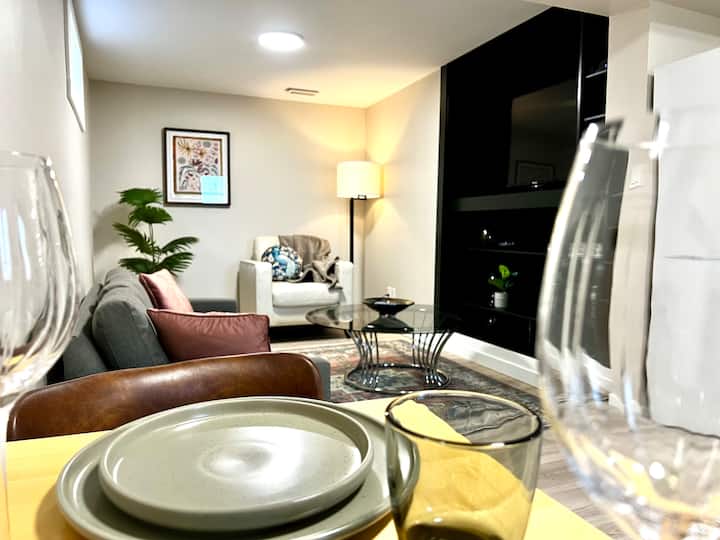 Clean & Bright Southside Lower Suite - Lethbridge