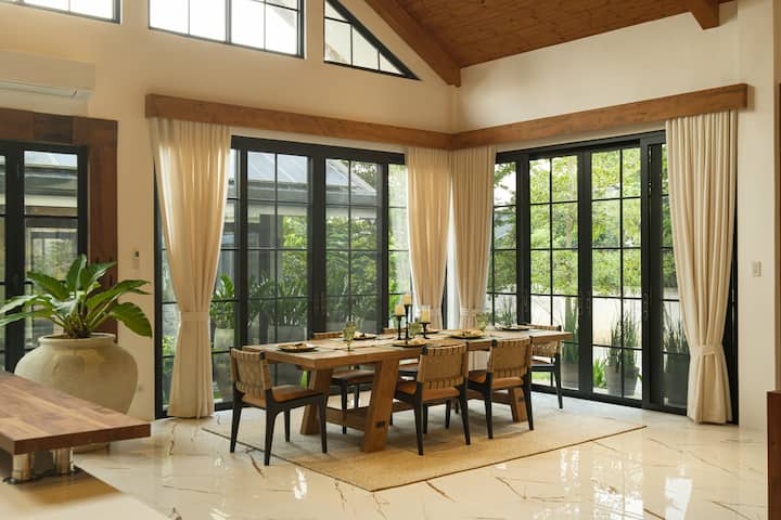 My Sage House

“Sunsets Whisper,
Memories Linger.” - Tagaytay