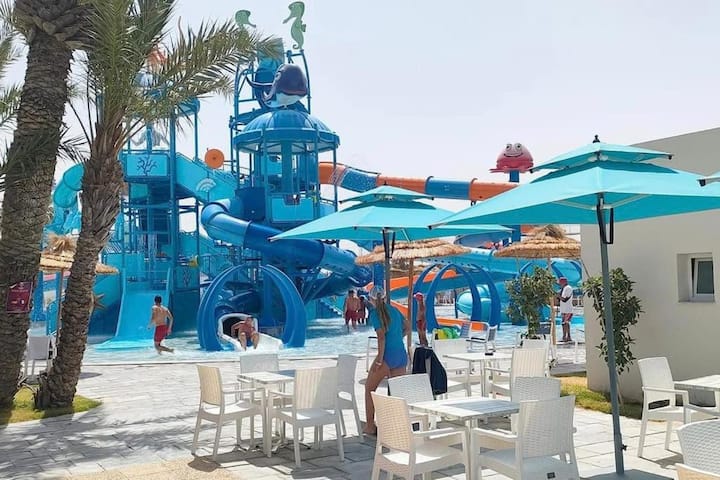2-bed Retreat With Sea Views & Water Park Access - Sousse