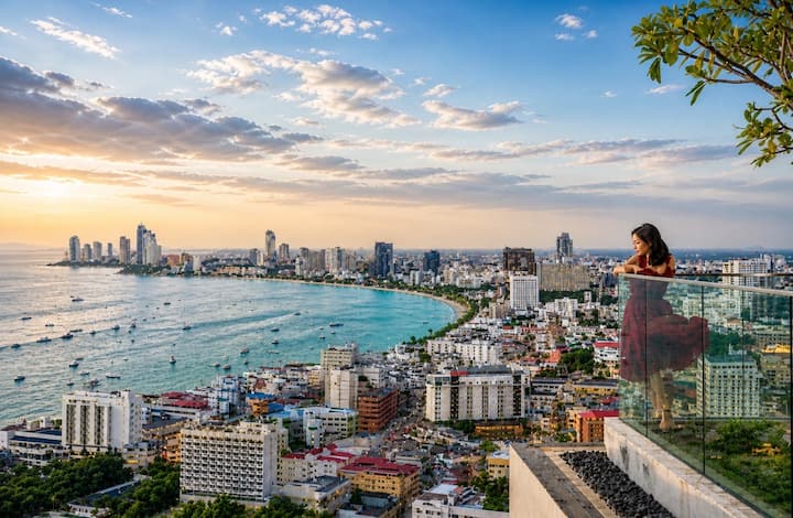 Sea View 2 Br Condo @ 39fl Near Walking Street - Pattaya City