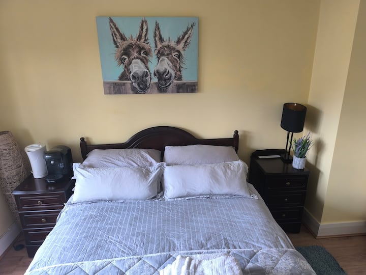Quiet Modern Double Bedroom - County Mayo