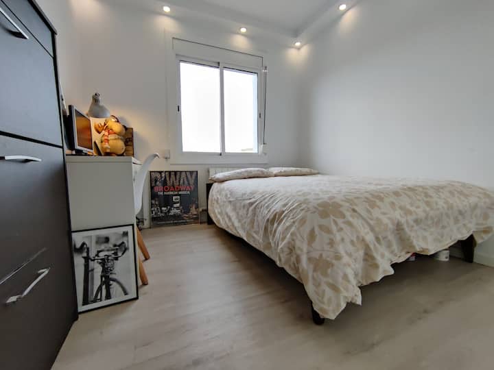 Habitación Doble Con  Escritorio Privado Y Baño - Barcelona
