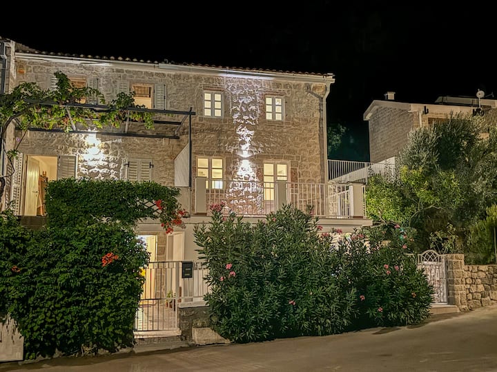 Charming Stone House With Sunset Views - Montenegro