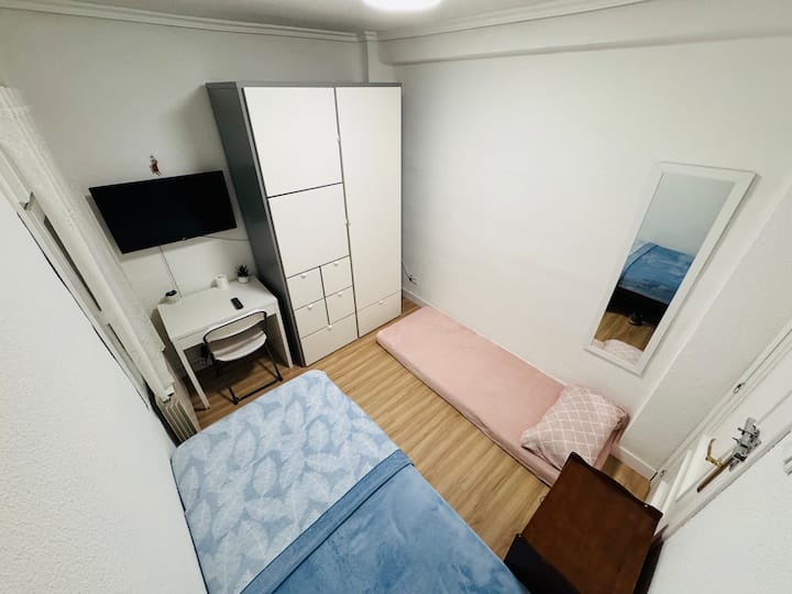 Habitacion Doble Con Colchoneta Hospitalidad Local - Valladolid