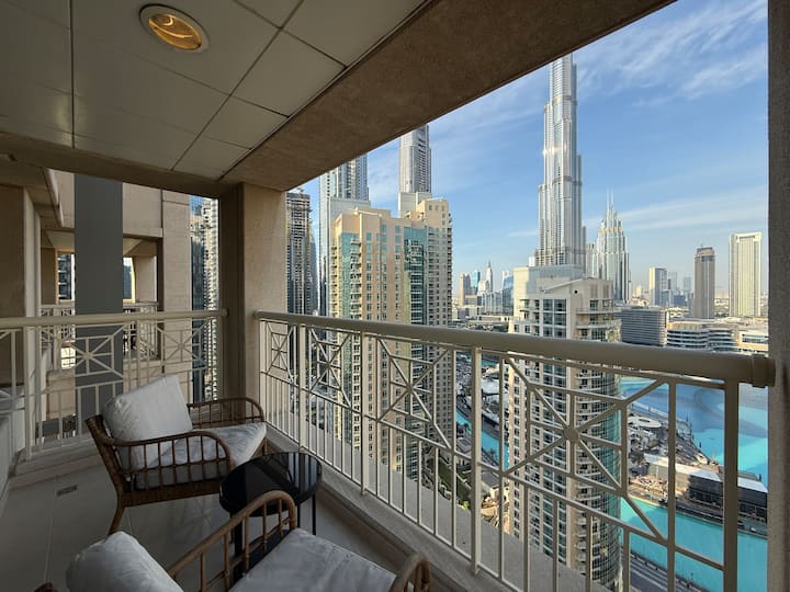 Iconic Burj Khalifa & Fountain Views! Luxe & Comfy - Dubai