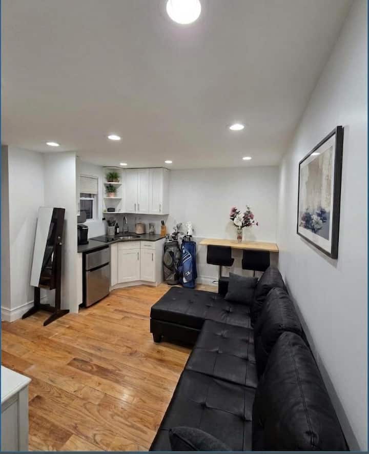 *Private Apt Near Jfk W/ Yard-quiet Neighborhood* - Brooklyn, NY