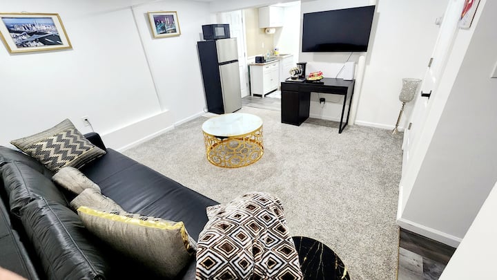 Private & Pleasant 2-bedroom; 7 Beds In Hicksville - Woodbury