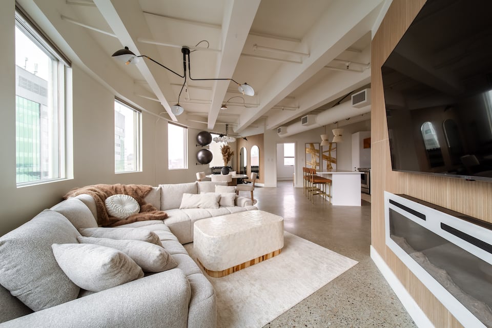 Downtown Edmonton Vacation Rentals & Homes - Edmonton, Canada | Airbnb