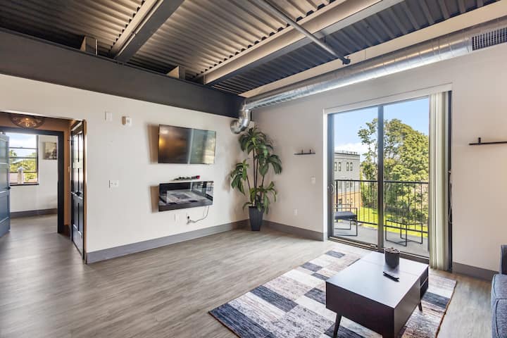 1 Br Luxury Condo Downtown Fireplace - 301 - Kalamazoo, MI
