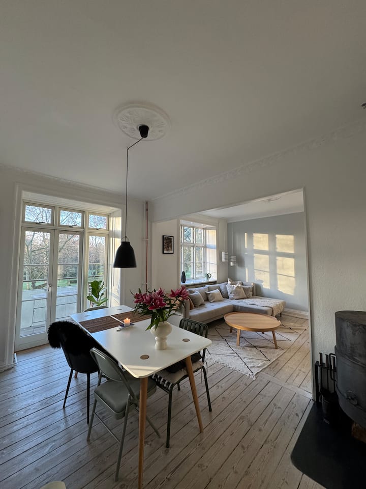 Quiet Bright Flat W Balcony Facing South To A Park - Copenhaguen