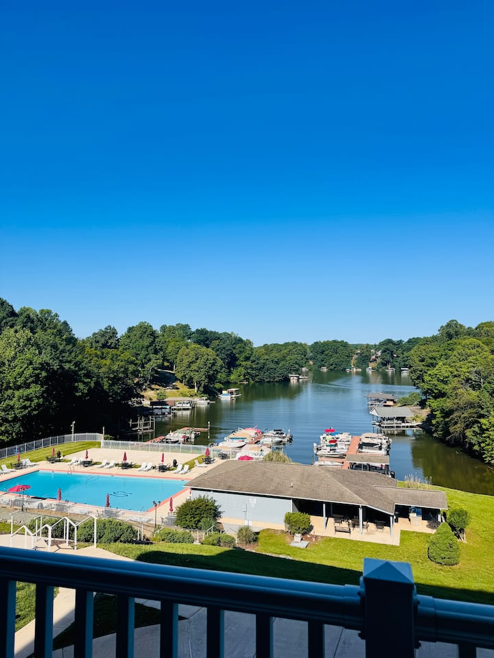 Asylum At The Lake - Unit 306 - Smith Mountain Lake, VA