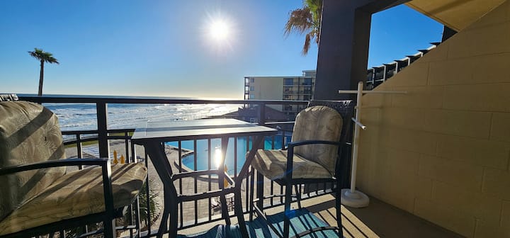 Sea & Swim Escape ~ Private Balcony - Daytona Beach Shores, FL