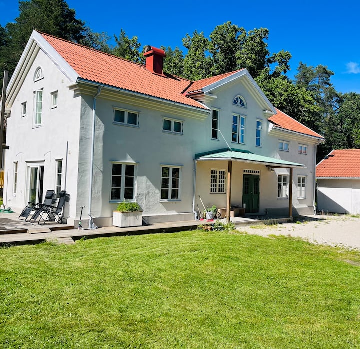 Lantlig Villa Mellan Vänersborg Och Trollhättan - Trollhättan