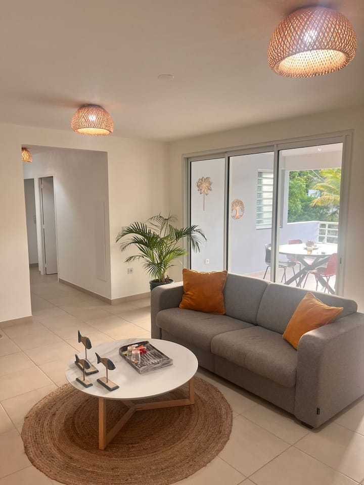 T3 Calme, Proche Commerces Et Commodité - Martinique
