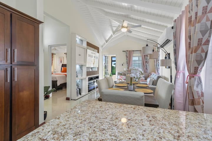 The Geenie Gates - Fully Air Conditioned - Jamaica