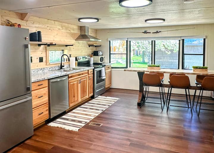 Yellowstone’s Family Vacay-kingbed, 2 Bathrooms! - Island Park, ID