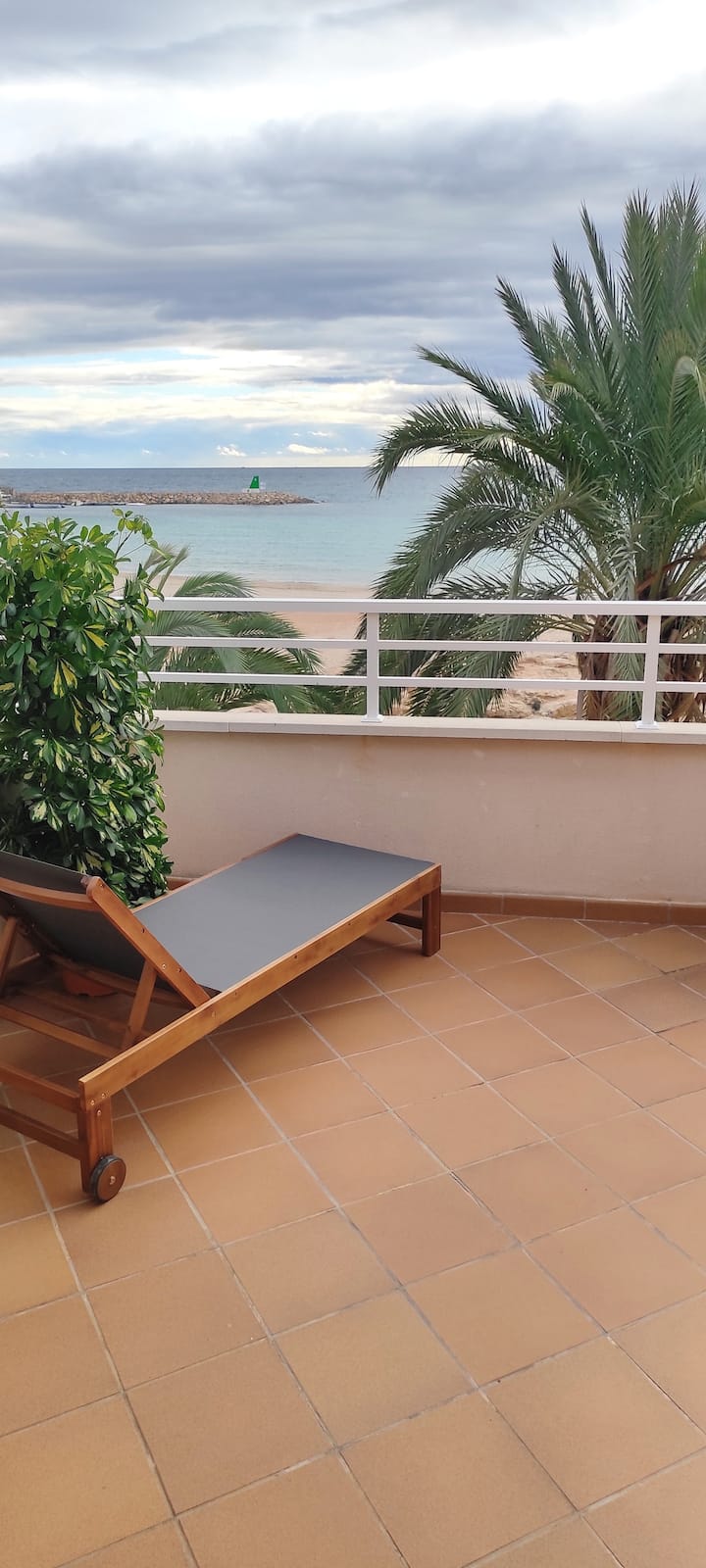 En La Playa, Con Gran Terraza Frente Al Mar - El Campello