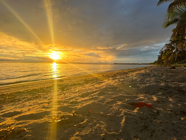 Guesthouse Two Twin Beds W/ac @ All Seasons Belize - Belize