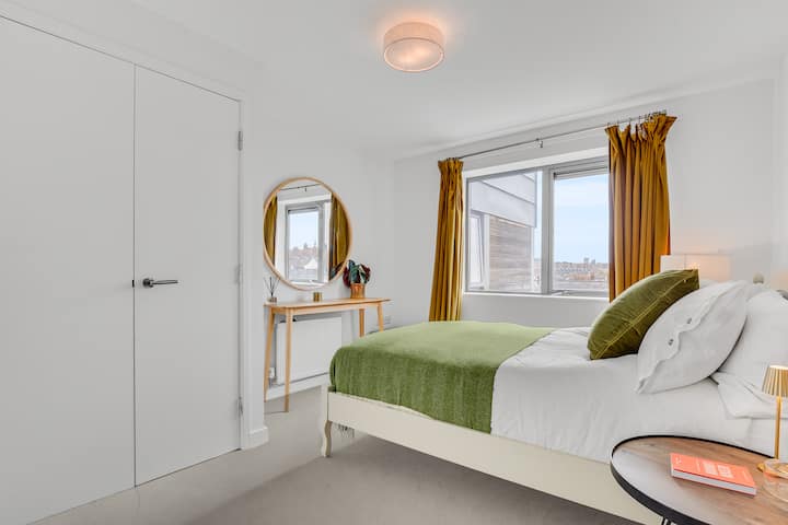 Chelsea Harbour | Stylish 1-bed Flat | Balcony - London, UK