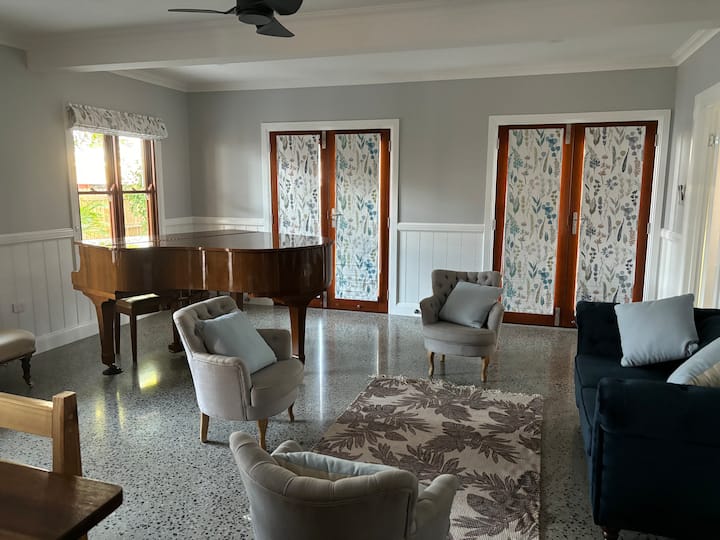 Luxury House In Allenstown - Rockhampton