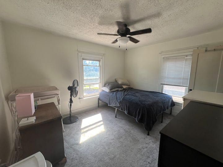 Rockhunters Retreat + City Vibes - Grand Rapids, MI