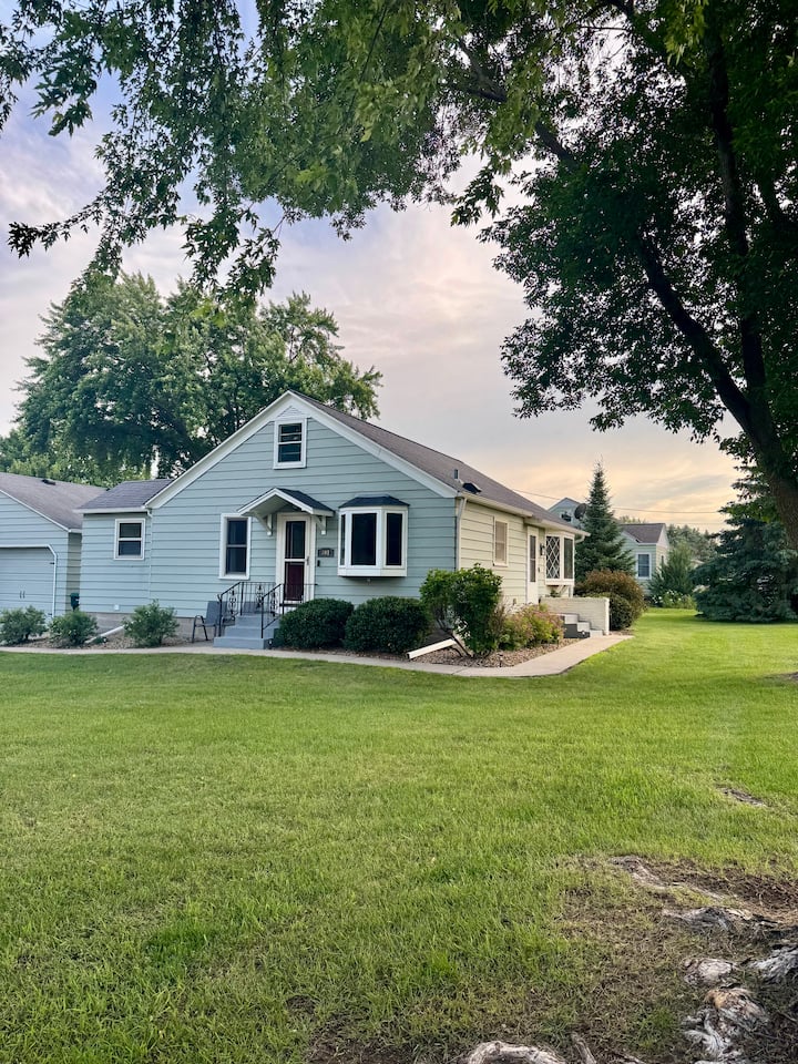 Peaceful Getaway | Updated & Inviting Stay - 콜론