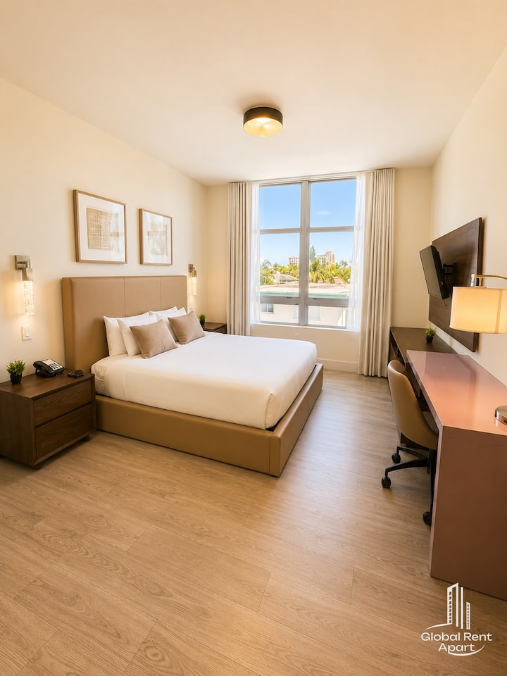 Stylish Studio | Rooftop Pool & Hollywood Beach - Hollywood, FL
