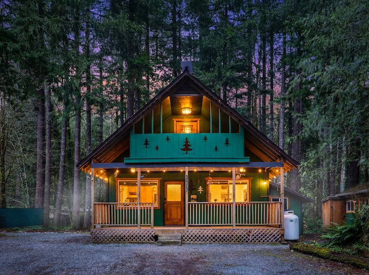 Ravens Retreat - Cozy Cabin -River Access, Hot Tub - Index, WA