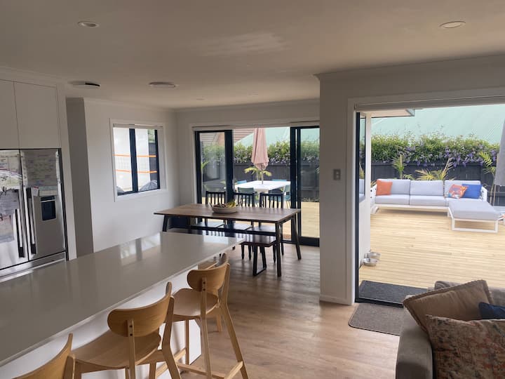 Modern Oasis With Spa In Bethlehem - Tauranga