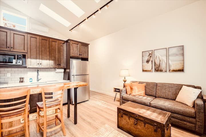 Annie’s Cottage In Sellwood - Portland, OR