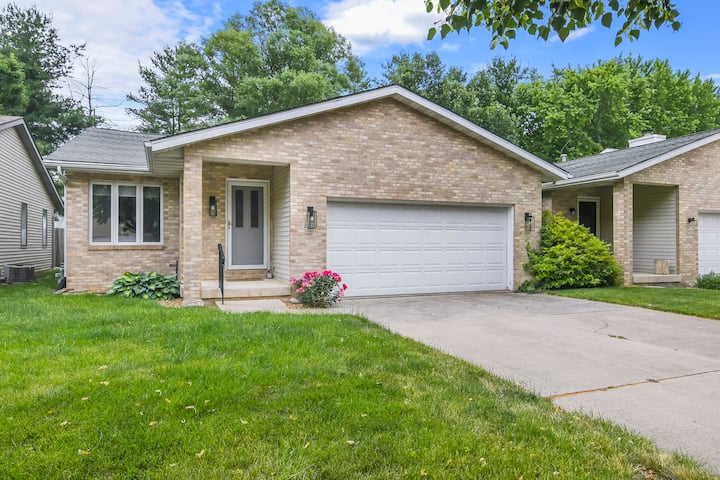 White Oaks Duplex Ranch - Chatham, IL