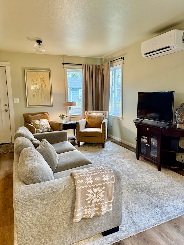 Cozy Cottage On 12th In Albany, Oregon - Albany, OR