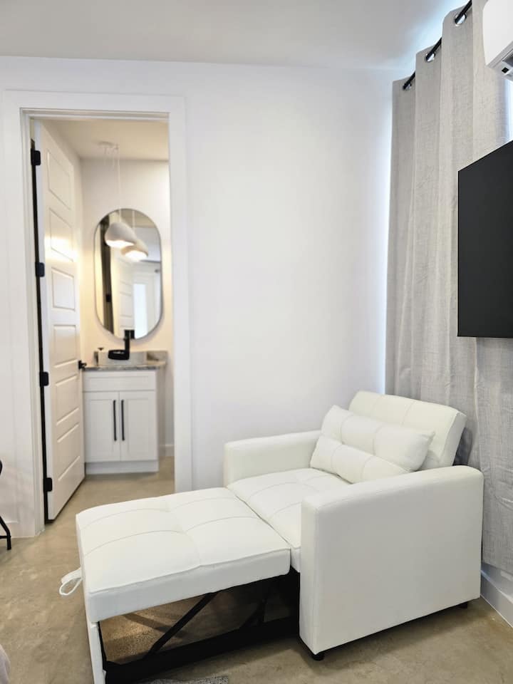 Buelas Private Studio Best Location. - Hollywood Park - San Antonio