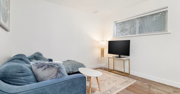 2 Bedrooms, 1 Bath Basement Suite - Delta