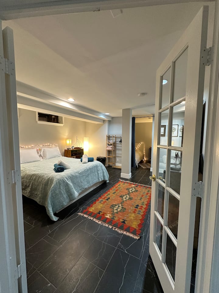 15 Min To New York City, Modern Apartment - Queens, NY