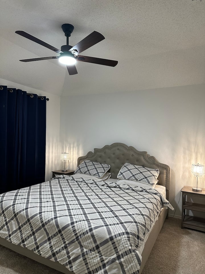 A Very Clean Home In Garland For Females Only - Garland, TX