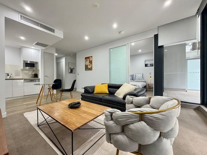 Fresh 1br Apt Near Train Station W/ Parking - Rosebery