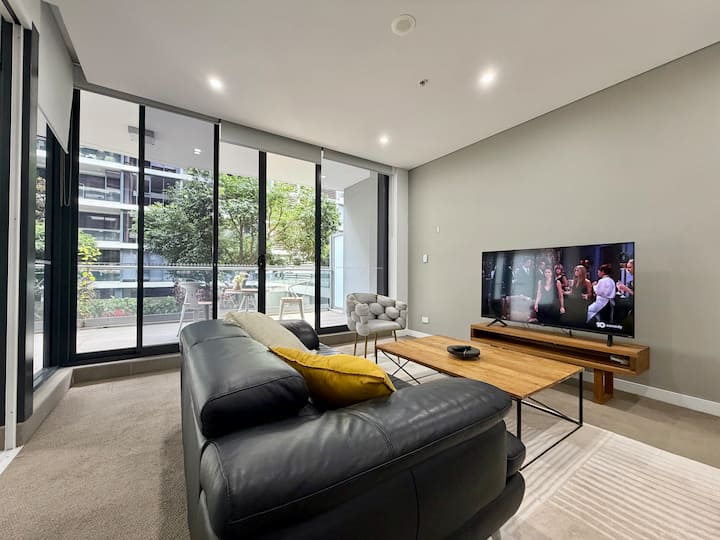 Fresh 1br Apt Near Train Station W/ Parking - Rosebery