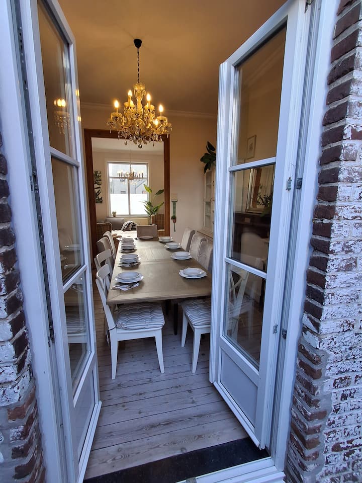 Entire House - 4 Bedrooms (7 Beds), 2 Bathrooms - Genk