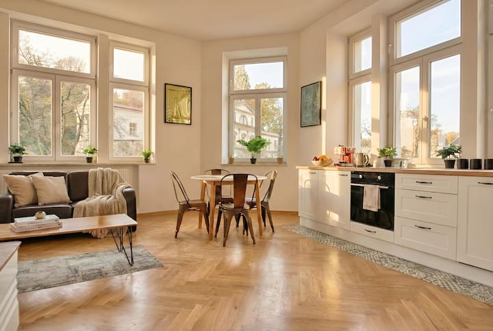 Sunny Old Town Apartment With Castle & River View - Karviná