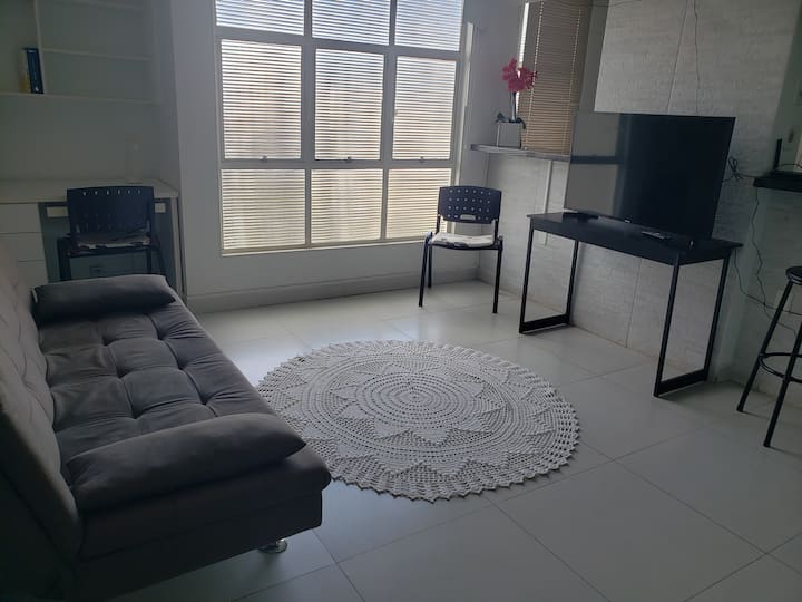 Apto C/garagem, Sala, Quarto, Coz. E Banheiro. - Franca