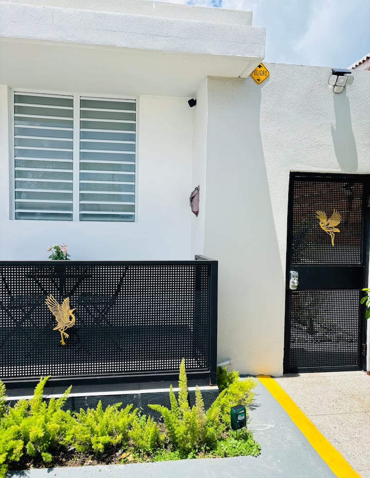 Casita Amapola | Entire Apt | Queen Bed | Airport - Puerto Rico