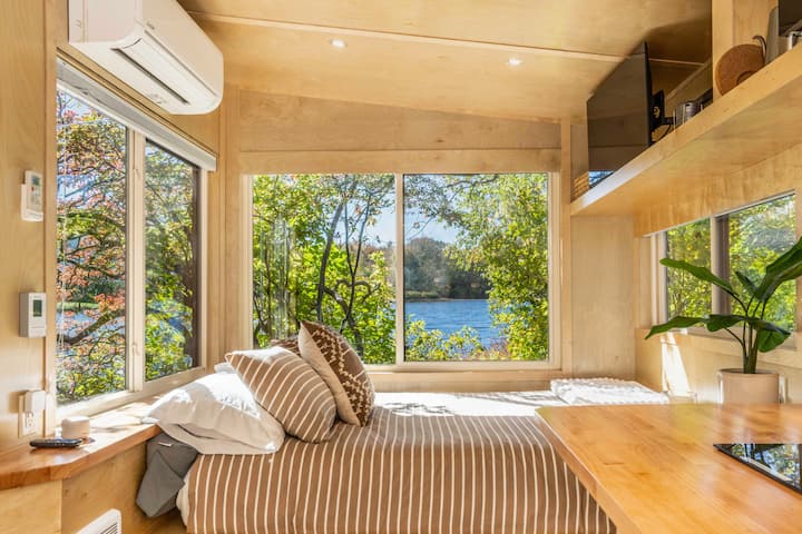 Panoramic Point Tiny House - Connecticut